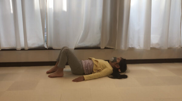 flexible-and-shrimp-pose-girl | にじいろKids☆体操LaBo